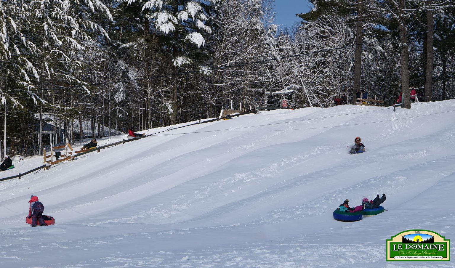 Glissade sur tube : les 15 meilleurs endroits pour glisser au Québec
